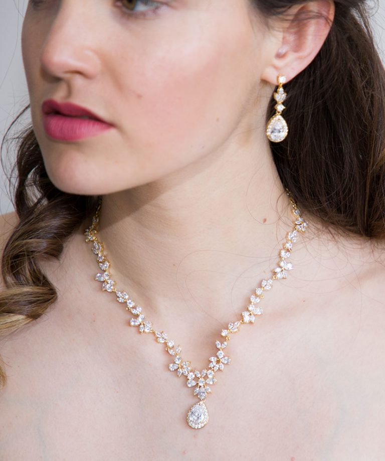 Parure mariage boucles d’oreilles et collier diamantés en Zircon