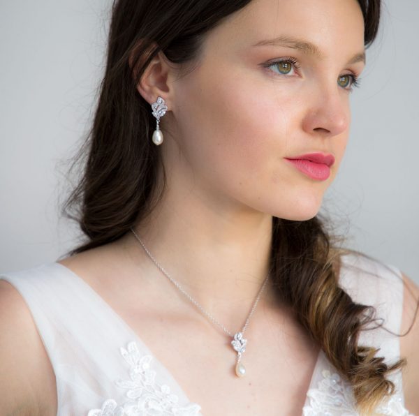Parure mariage boucles d'oreilles collier cristal perles