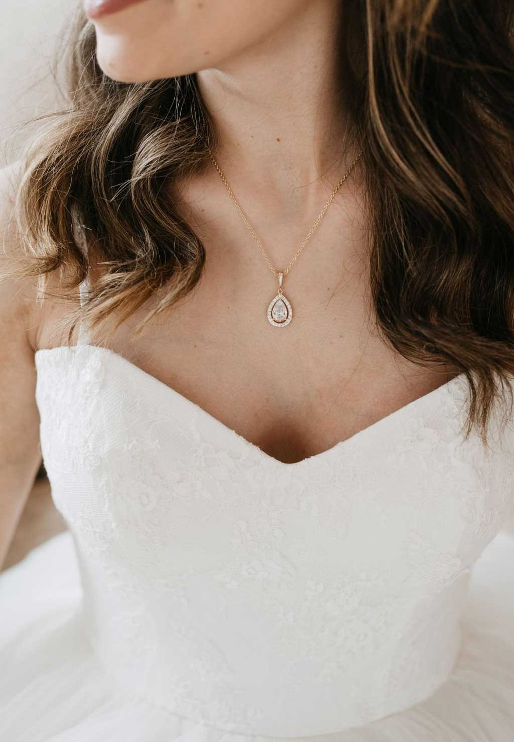 Collier mariée élégant et raffiné cristal oxydes de zirconium
