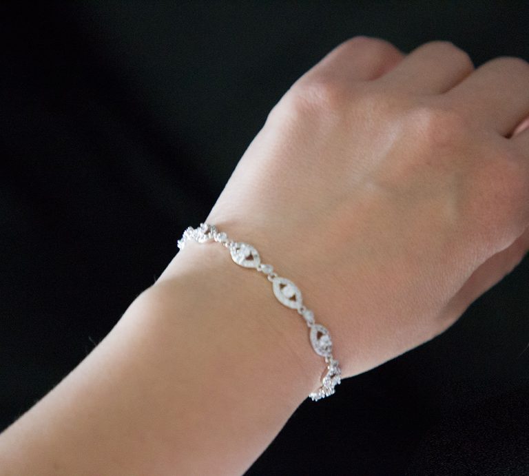 Bracelet fin mariage en cristaux oxydes de zirconium "Charlène"